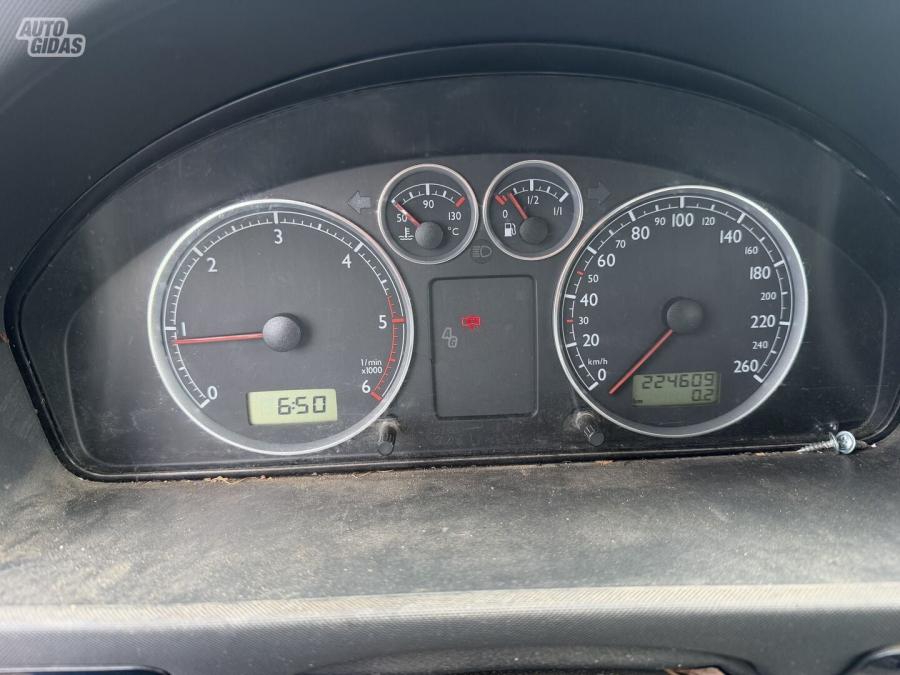 White Volkswagen Sharan 2002 in Prienai, with an engine capacity of 1.90 L and mileage of 225 thousand km for 599 €, photo 9 on AUTOMOTO.COM.LV
