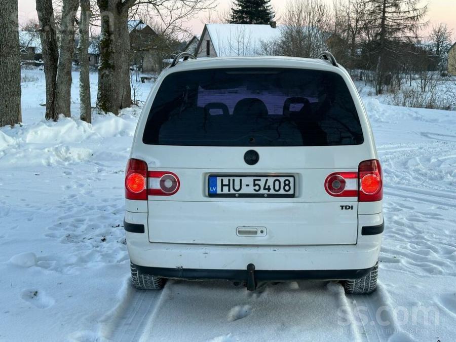 White Volkswagen Sharan 2004 in Madona, with an engine capacity of 1.90 L and mileage of 357 thousand km for 1450 €, photo 5 on AUTOMOTO.COM.LV