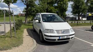 White Volkswagen Sharan 2007 in Vilnius, with an engine capacity of 1.97 L and mileage of 240 thousand km for 2200 €, photo 3 on AUTOMOTO.COM.LV