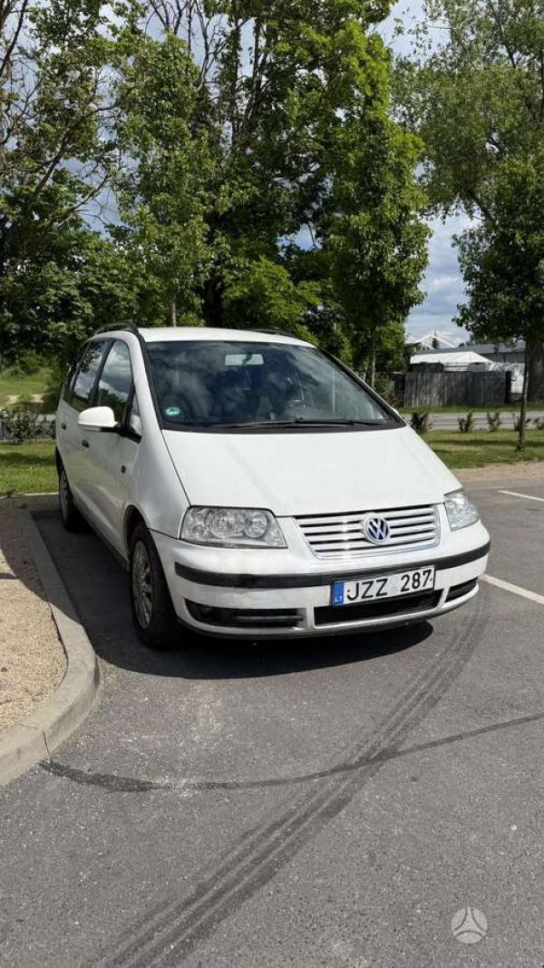 White Volkswagen Sharan 2007 in Vilnius, with an engine capacity of 1.97 L and mileage of 240 thousand km for 2200 €, photo 3 on AUTOMOTO.COM.LV