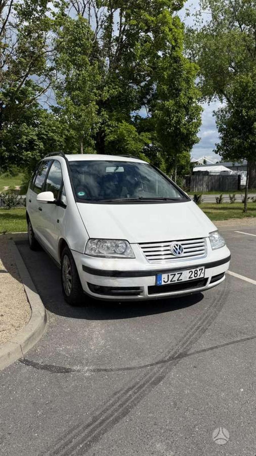 White Volkswagen Sharan 2007 in Vilnius, with an engine capacity of 1.97 L and mileage of 240 thousand km for 2200 €, photo 4 on AUTOMOTO.COM.LV