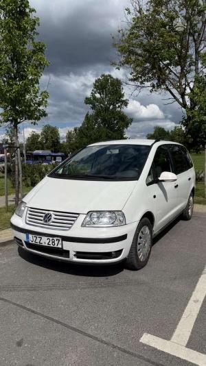 White Volkswagen Sharan 2007 in Vilnius, with an engine capacity of 1.97 L and mileage of 240 thousand km for 2200 €, photo 5 on AUTOMOTO.COM.LV