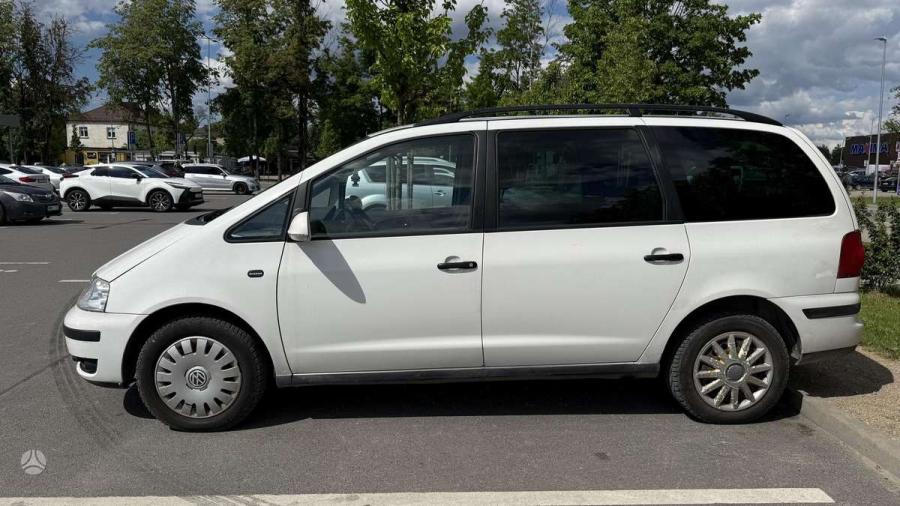 White Volkswagen Sharan 2007 in Vilnius, with an engine capacity of 1.97 L and mileage of 240 thousand km for 2200 €, photo 6 on AUTOMOTO.COM.LV