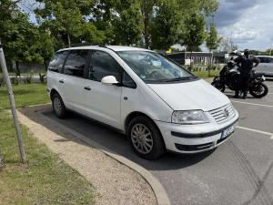 White Volkswagen Sharan 2007 in Vilnius, with an engine capacity of 1.97 L and mileage of 240 thousand km for 2200 €, photo 10 on AUTOMOTO.COM.LV