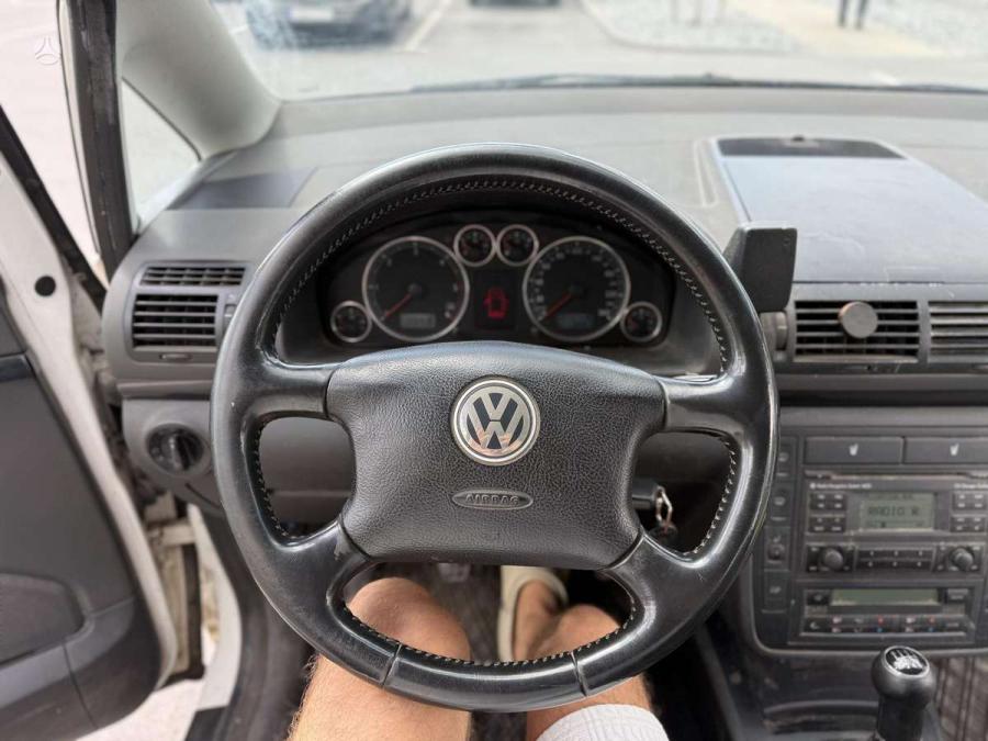 White Volkswagen Sharan 2007 in Vilnius, with an engine capacity of 1.97 L and mileage of 240 thousand km for 2200 €, photo 15 on AUTOMOTO.COM.LV