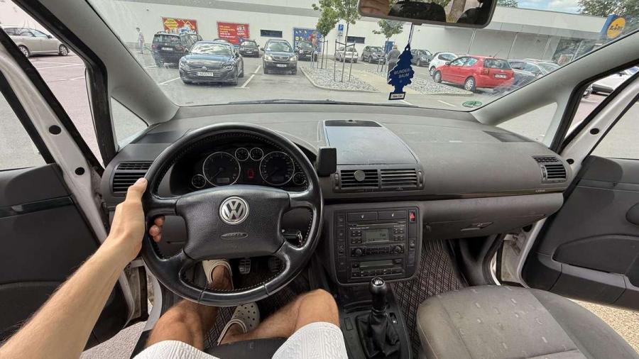White Volkswagen Sharan 2007 in Vilnius, with an engine capacity of 1.97 L and mileage of 240 thousand km for 2200 €, photo 18 on AUTOMOTO.COM.LV