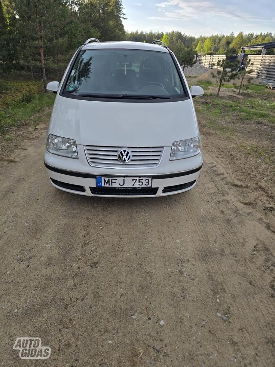 Balts Volkswagen Sharan 2010 Varėna, ar dzinēja tilpumu 2.00 L un nobraukumu 298 tūkst. km par 4000 €, foto 1 vietnē AUTOMOTO.COM.LV