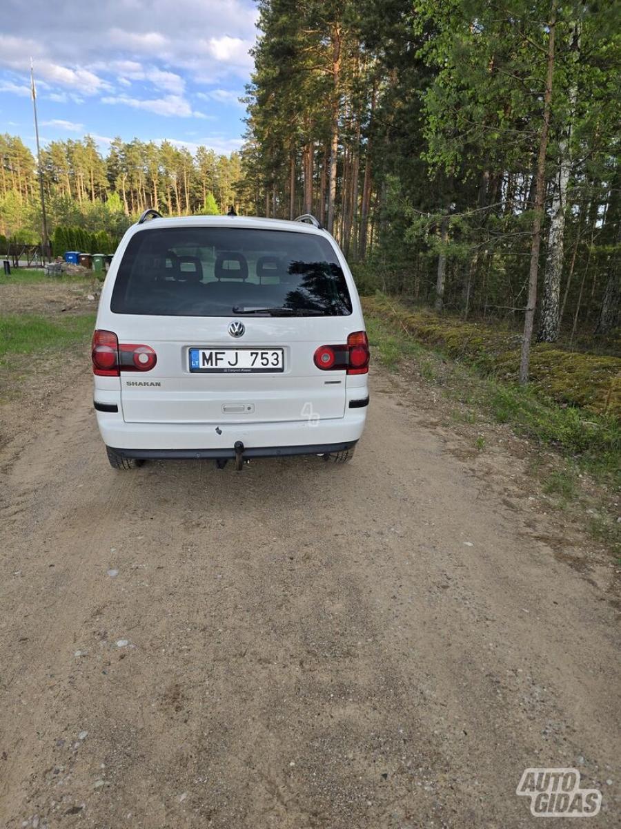 Balts Volkswagen Sharan 2010 Varėna, ar dzinēja tilpumu 2.00 L un nobraukumu 298 tūkst. km par 4000 €, foto 4 vietnē AUTOMOTO.COM.LV