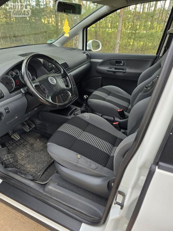 Balts Volkswagen Sharan 2010 Varėna, ar dzinēja tilpumu 2.00 L un nobraukumu 298 tūkst. km par 4000 €, foto 4 vietnē AUTOMOTO.COM.LV