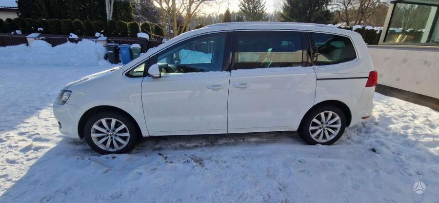 White Volkswagen Sharan 2011 in Vilnius, with an engine capacity of 1.97 L and mileage of 210 thousand km for 8500 €, photo 2 on AUTOMOTO.COM.LV