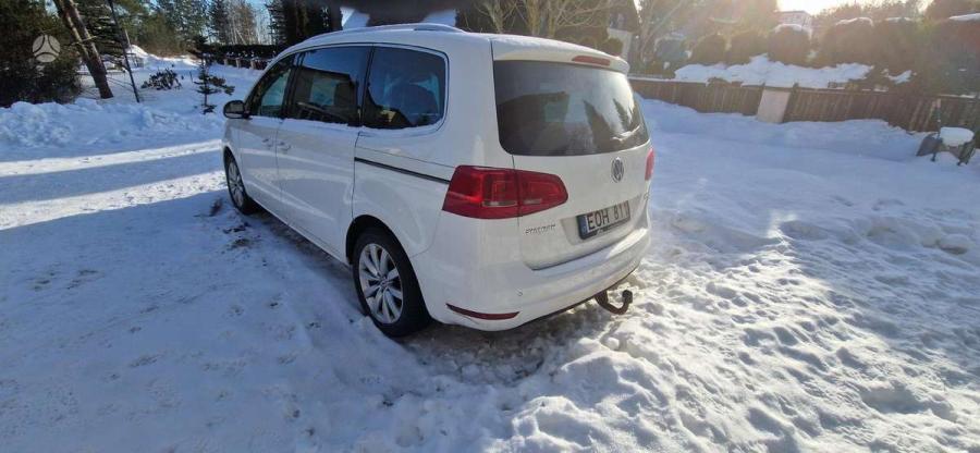 White Volkswagen Sharan 2011 in Vilnius, with an engine capacity of 1.97 L and mileage of 210 thousand km for 8500 €, photo 3 on AUTOMOTO.COM.LV