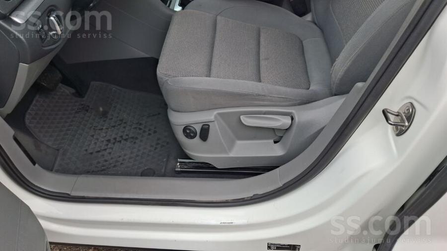 Balts Volkswagen Sharan 2011 Jelgava, ar dzinēja tilpumu 2.00 L un nobraukumu 269 tūkst. km par 7350 €, foto 20 vietnē AUTOMOTO.COM.LV