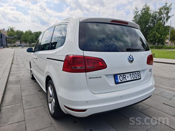 White Volkswagen Sharan 2011 in Riga, with an engine capacity of 2.00 L and mileage of 339 thousand km for 7000 €, photo 6 on AUTOMOTO.COM.LV