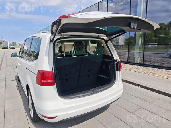 White Volkswagen Sharan 2011 in Riga, with an engine capacity of 2.00 L and mileage of 339 thousand km for 7000 €, photo 9 on AUTOMOTO.COM.LV