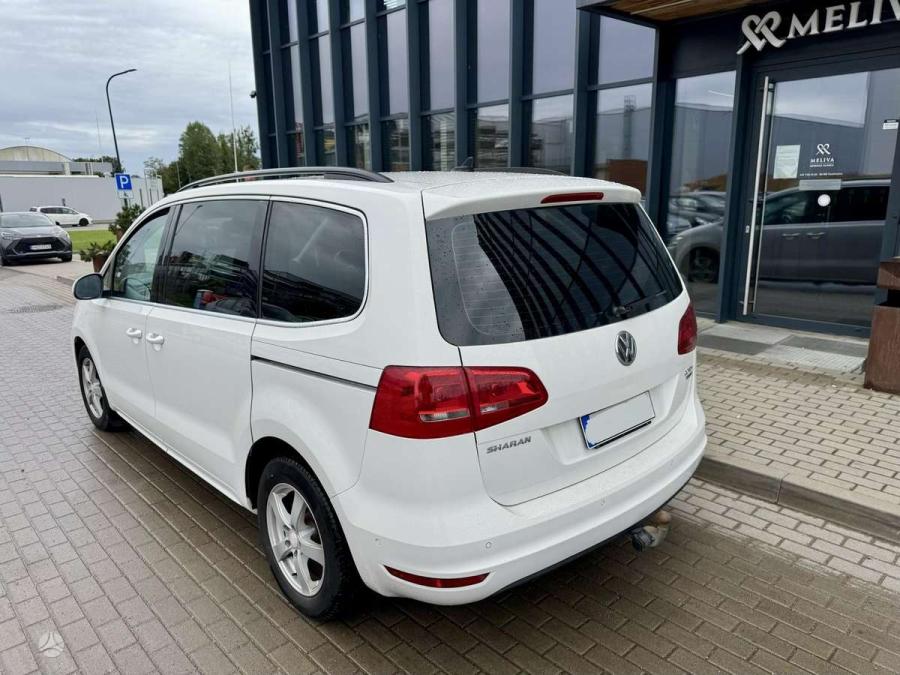 White Volkswagen Sharan 2011 in Kaunas, with an engine capacity of 1.97 L and mileage of 280 thousand km for 5500 €, photo 5 on AUTOMOTO.COM.LV