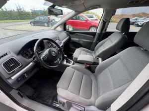 White Volkswagen Sharan 2011 in Kaunas, with an engine capacity of 1.97 L and mileage of 280 thousand km for 5500 €, photo 6 on AUTOMOTO.COM.LV