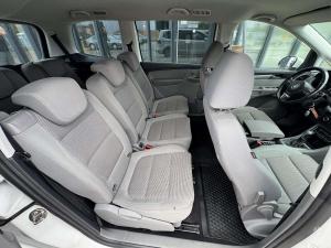 White Volkswagen Sharan 2011 in Kaunas, with an engine capacity of 1.97 L and mileage of 280 thousand km for 5500 €, photo 7 on AUTOMOTO.COM.LV