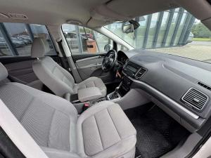 White Volkswagen Sharan 2011 in Kaunas, with an engine capacity of 1.97 L and mileage of 280 thousand km for 5500 €, photo 9 on AUTOMOTO.COM.LV