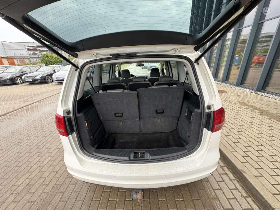 White Volkswagen Sharan 2011 in Kaunas, with an engine capacity of 1.97 L and mileage of 280 thousand km for 5500 €, photo 21 on AUTOMOTO.COM.LV
