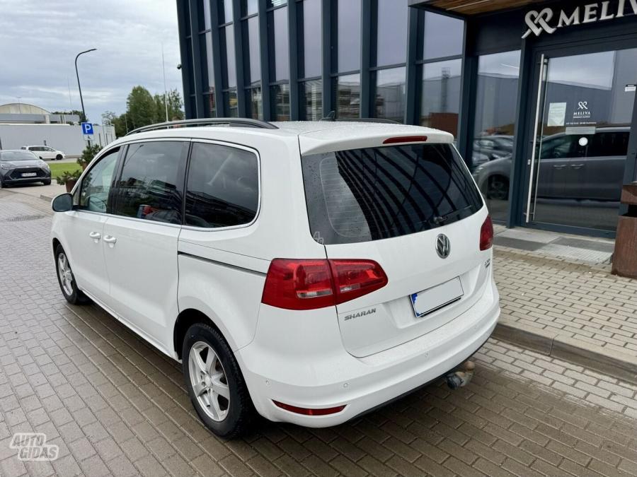 White Volkswagen Sharan 2011 in Kaunas, with an engine capacity of 2.00 L and mileage of 280 thousand km for 5300 €, photo 5 on AUTOMOTO.COM.LV