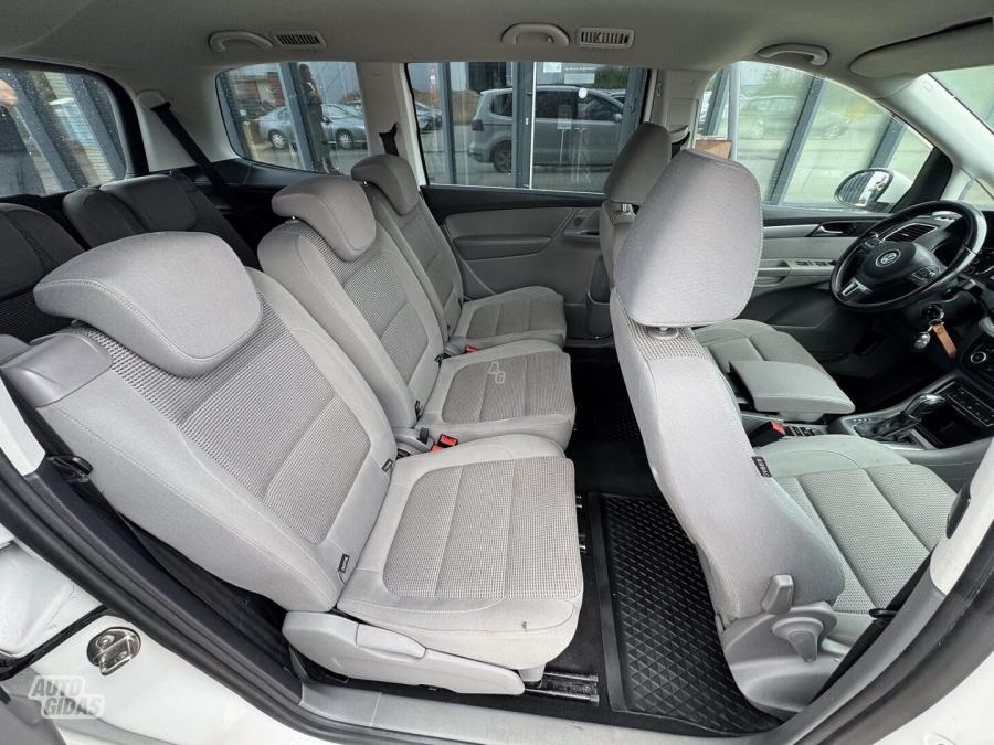 White Volkswagen Sharan 2011 in Kaunas, with an engine capacity of 2.00 L and mileage of 280 thousand km for 5300 €, photo 8 on AUTOMOTO.COM.LV