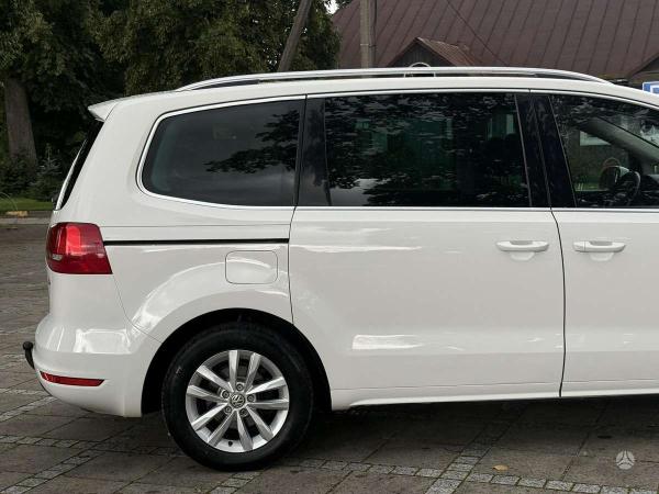 White Volkswagen Sharan 2011 in Kaunas, with an engine capacity of 2.00 L and mileage of 261 thousand km for 6700 €, photo 7 on AUTOMOTO.COM.LV