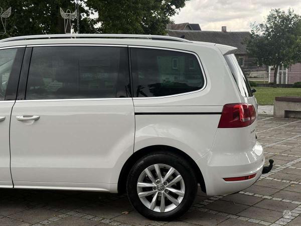 White Volkswagen Sharan 2011 in Kaunas, with an engine capacity of 2.00 L and mileage of 261 thousand km for 6700 €, photo 8 on AUTOMOTO.COM.LV