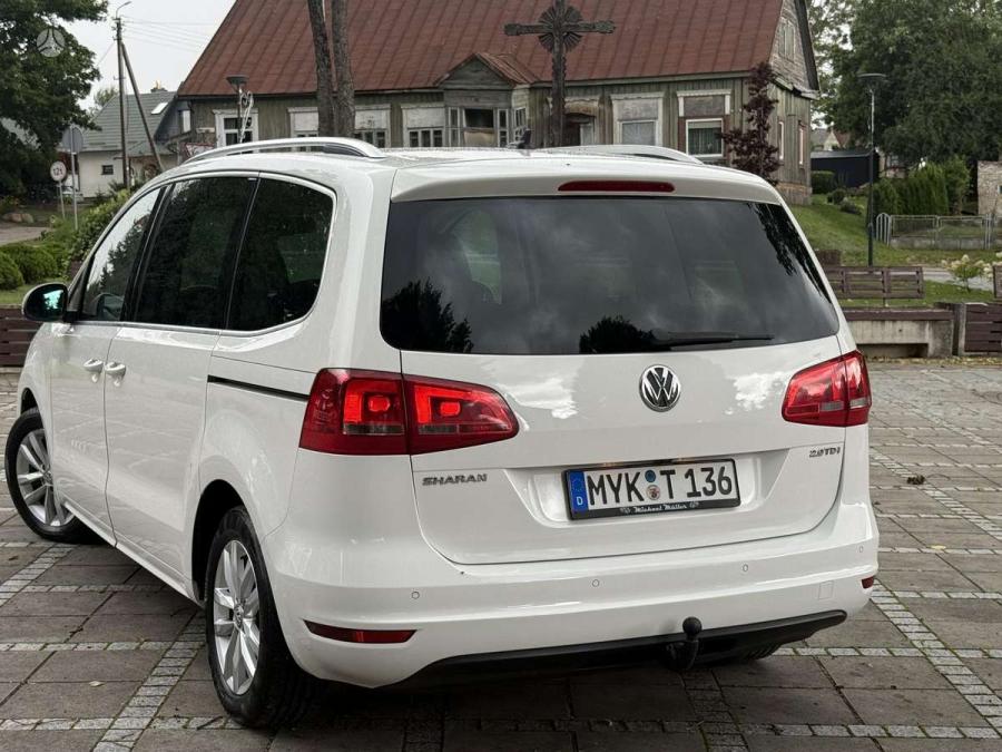 White Volkswagen Sharan 2011 in Kaunas, with an engine capacity of 2.00 L and mileage of 261 thousand km for 6700 €, photo 10 on AUTOMOTO.COM.LV