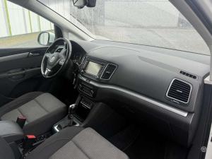 White Volkswagen Sharan 2011 in Kaunas, with an engine capacity of 2.00 L and mileage of 261 thousand km for 6700 €, photo 17 on AUTOMOTO.COM.LV