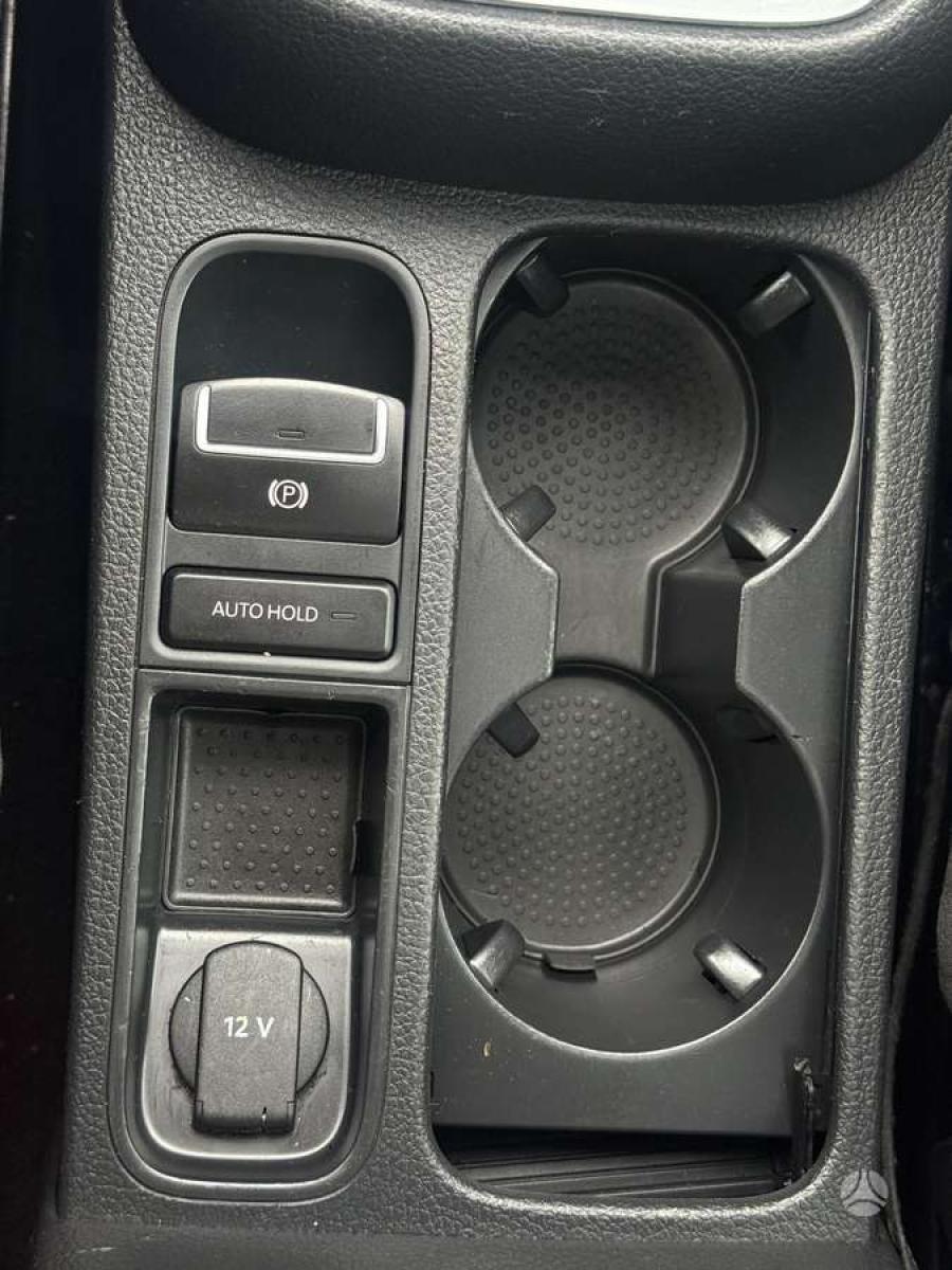 White Volkswagen Sharan 2011 in Kaunas, with an engine capacity of 2.00 L and mileage of 261 thousand km for 6700 €, photo 25 on AUTOMOTO.COM.LV
