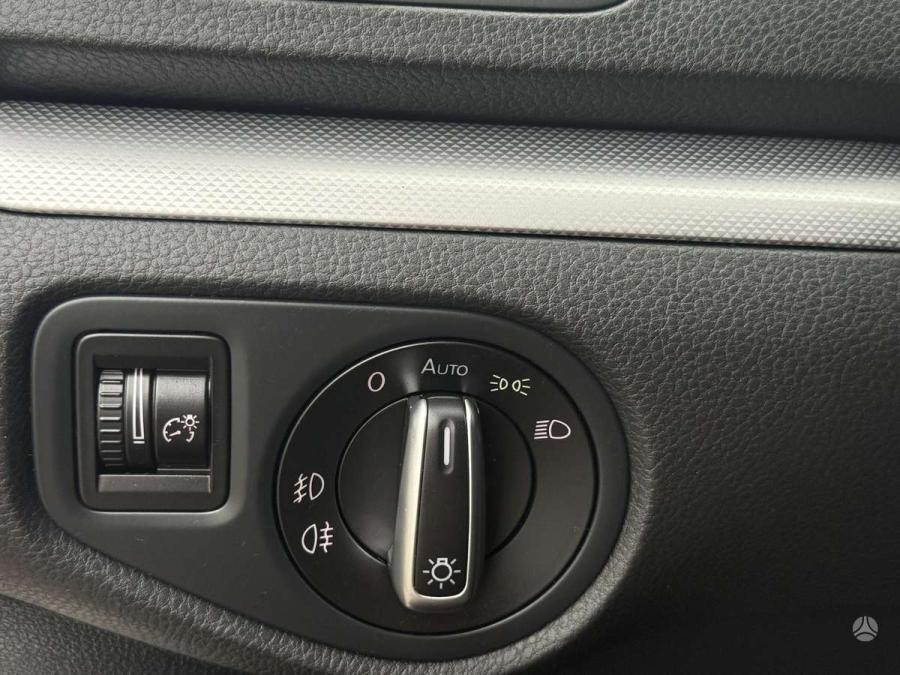 White Volkswagen Sharan 2011 in Kaunas, with an engine capacity of 2.00 L and mileage of 261 thousand km for 6700 €, photo 31 on AUTOMOTO.COM.LV