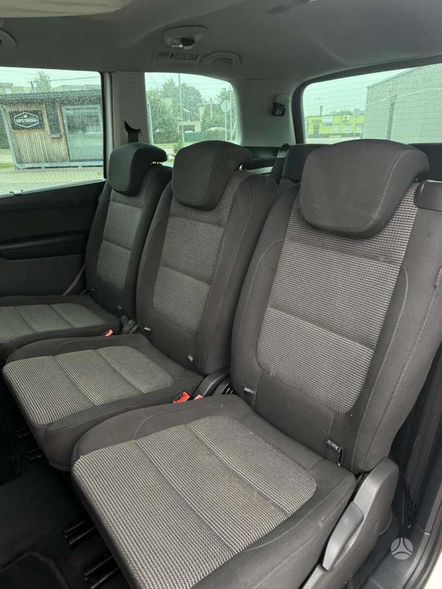 White Volkswagen Sharan 2011 in Kaunas, with an engine capacity of 2.00 L and mileage of 261 thousand km for 6700 €, photo 32 on AUTOMOTO.COM.LV