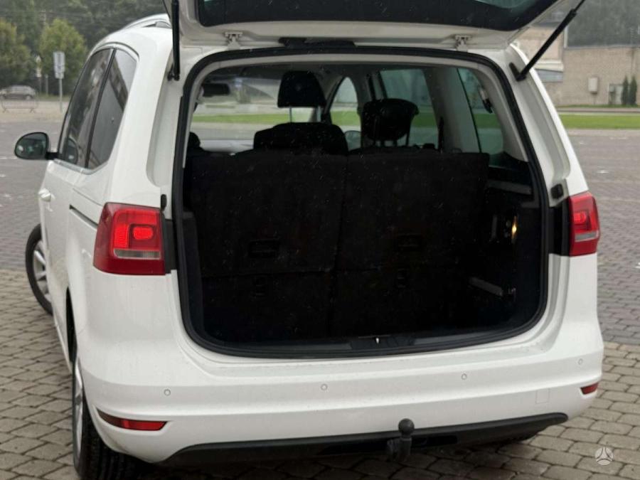 White Volkswagen Sharan 2011 in Kaunas, with an engine capacity of 2.00 L and mileage of 261 thousand km for 6700 €, photo 37 on AUTOMOTO.COM.LV