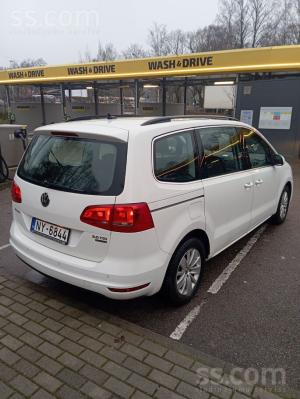 White Volkswagen Sharan 2012 in Riga, with an engine capacity of 2.00 L and mileage of 261 thousand km for 6300 €, photo 2 on AUTOMOTO.COM.LV