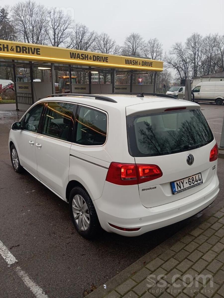 White Volkswagen Sharan 2012 in Riga, with an engine capacity of 2.00 L and mileage of 261 thousand km for 6300 €, photo 7 on AUTOMOTO.COM.LV