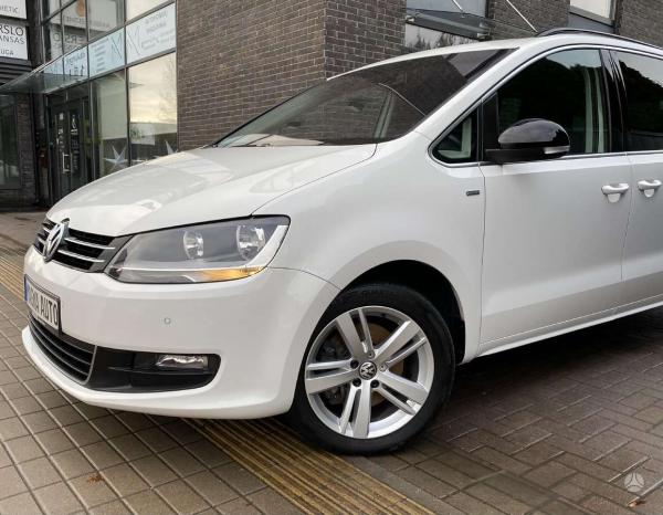White Volkswagen Sharan 2012 in Marijampole, with an engine capacity of 1.97 L and mileage of 318 thousand km for 7750 €, photo 6 on AUTOMOTO.COM.LV