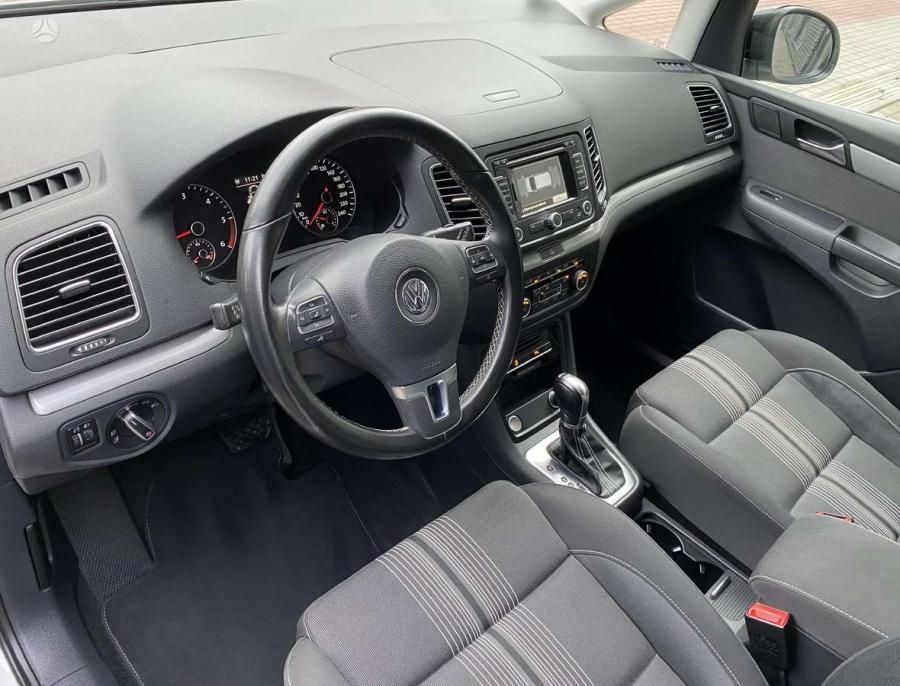 Balts Volkswagen Sharan 2012 Marijampole, ar dzinēja tilpumu 1.97 L un nobraukumu 318 tūkst. km par 7750 €, foto 32 vietnē AUTOMOTO.COM.LV