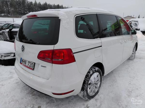 White Volkswagen Sharan 2012 in Vilnius, with an engine capacity of 2.00 L and mileage of 348 thousand km for 4700 €, photo 4 on AUTOMOTO.COM.LV