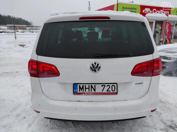 White Volkswagen Sharan 2012 in Vilnius, with an engine capacity of 2.00 L and mileage of 348 thousand km for 4700 €, photo 5 on AUTOMOTO.COM.LV