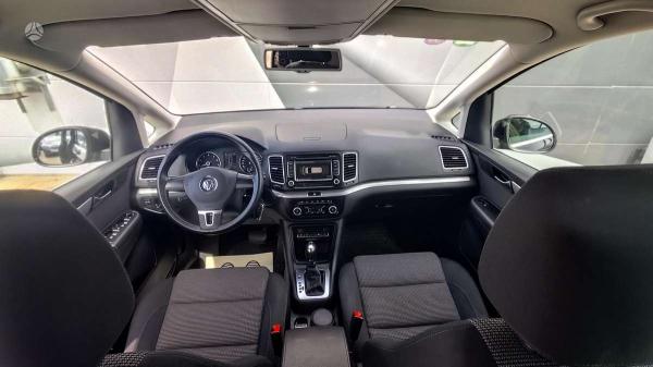 White Volkswagen Sharan 2012 in Kaunas, with an engine capacity of 1.40 L and mileage of 196 thousand km for 8550 €, photo 2 on AUTOMOTO.COM.LV