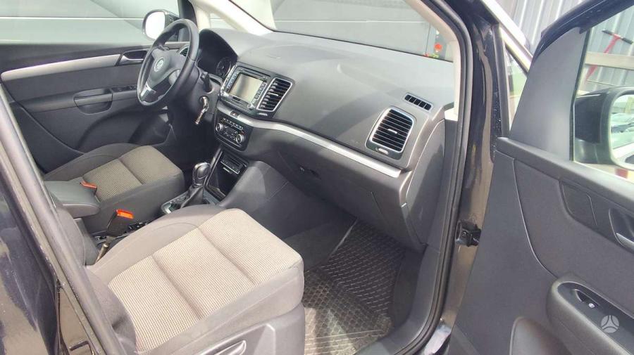 Balts Volkswagen Sharan 2012 Kauņa, ar dzinēja tilpumu 1.40 L un nobraukumu 196 tūkst. km par 8550 €, foto 22 vietnē AUTOMOTO.COM.LV
