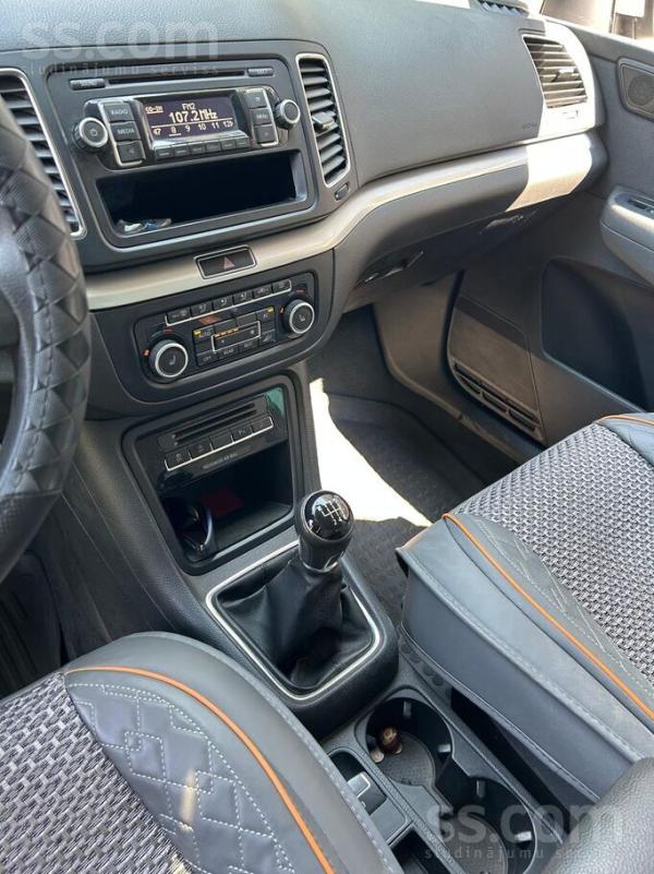 Balts Volkswagen Sharan 2012 Rīga, ar dzinēja tilpumu 2.00 L un nobraukumu 245 tūkst. km par 5000 €, foto 7 vietnē AUTOMOTO.COM.LV