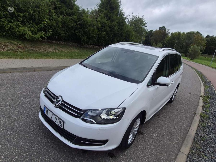 White Volkswagen Sharan 2012 in Trakai, with an engine capacity of 1.97 L and mileage of 368 thousand km for 5200 €, photo 1 on AUTOMOTO.COM.LV