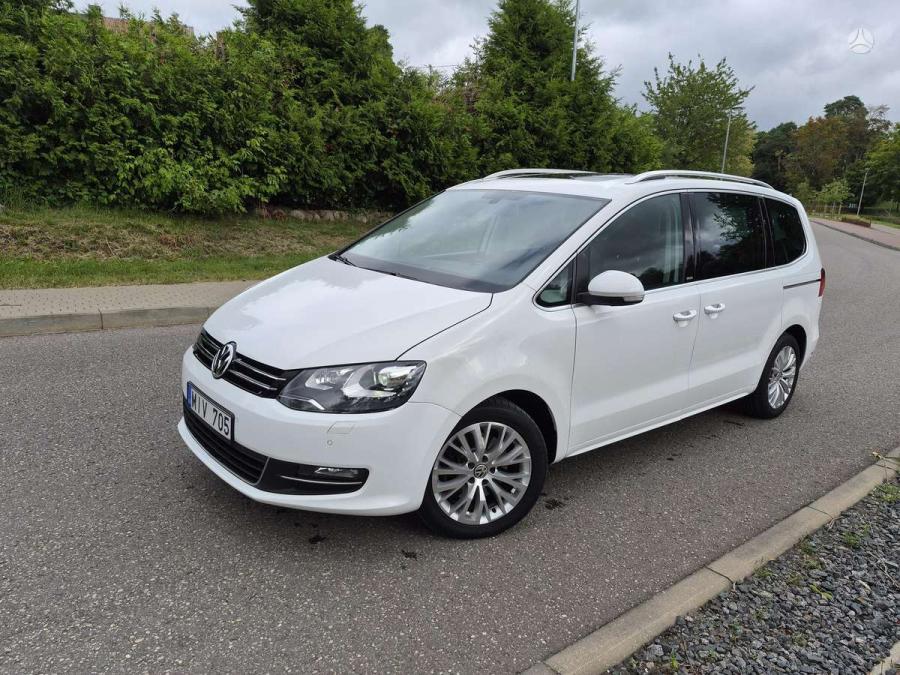 White Volkswagen Sharan 2012 in Trakai, with an engine capacity of 1.97 L and mileage of 368 thousand km for 5200 €, photo 4 on AUTOMOTO.COM.LV