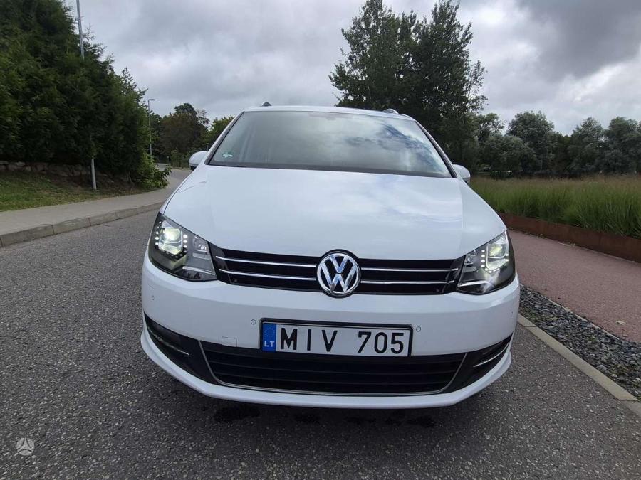 White Volkswagen Sharan 2012 in Trakai, with an engine capacity of 1.97 L and mileage of 368 thousand km for 5200 €, photo 9 on AUTOMOTO.COM.LV