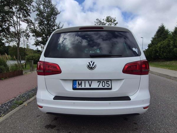 White Volkswagen Sharan 2012 in Trakai, with an engine capacity of 1.97 L and mileage of 368 thousand km for 5200 €, photo 10 on AUTOMOTO.COM.LV