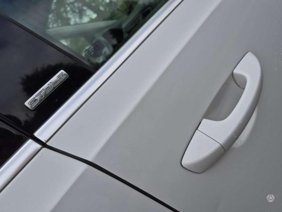 White Volkswagen Sharan 2012 in Trakai, with an engine capacity of 1.97 L and mileage of 368 thousand km for 5200 €, photo 11 on AUTOMOTO.COM.LV