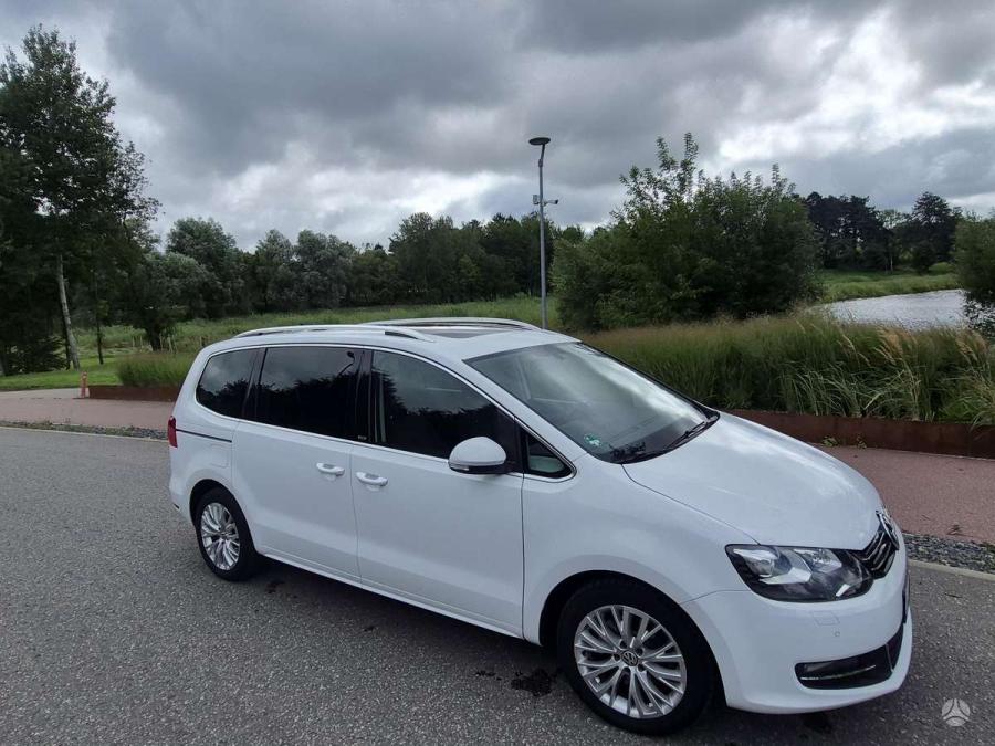 White Volkswagen Sharan 2012 in Trakai, with an engine capacity of 1.97 L and mileage of 368 thousand km for 5200 €, photo 12 on AUTOMOTO.COM.LV