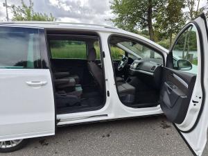White Volkswagen Sharan 2012 in Trakai, with an engine capacity of 1.97 L and mileage of 368 thousand km for 5200 €, photo 14 on AUTOMOTO.COM.LV