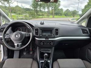 White Volkswagen Sharan 2012 in Trakai, with an engine capacity of 1.97 L and mileage of 368 thousand km for 5200 €, photo 18 on AUTOMOTO.COM.LV
